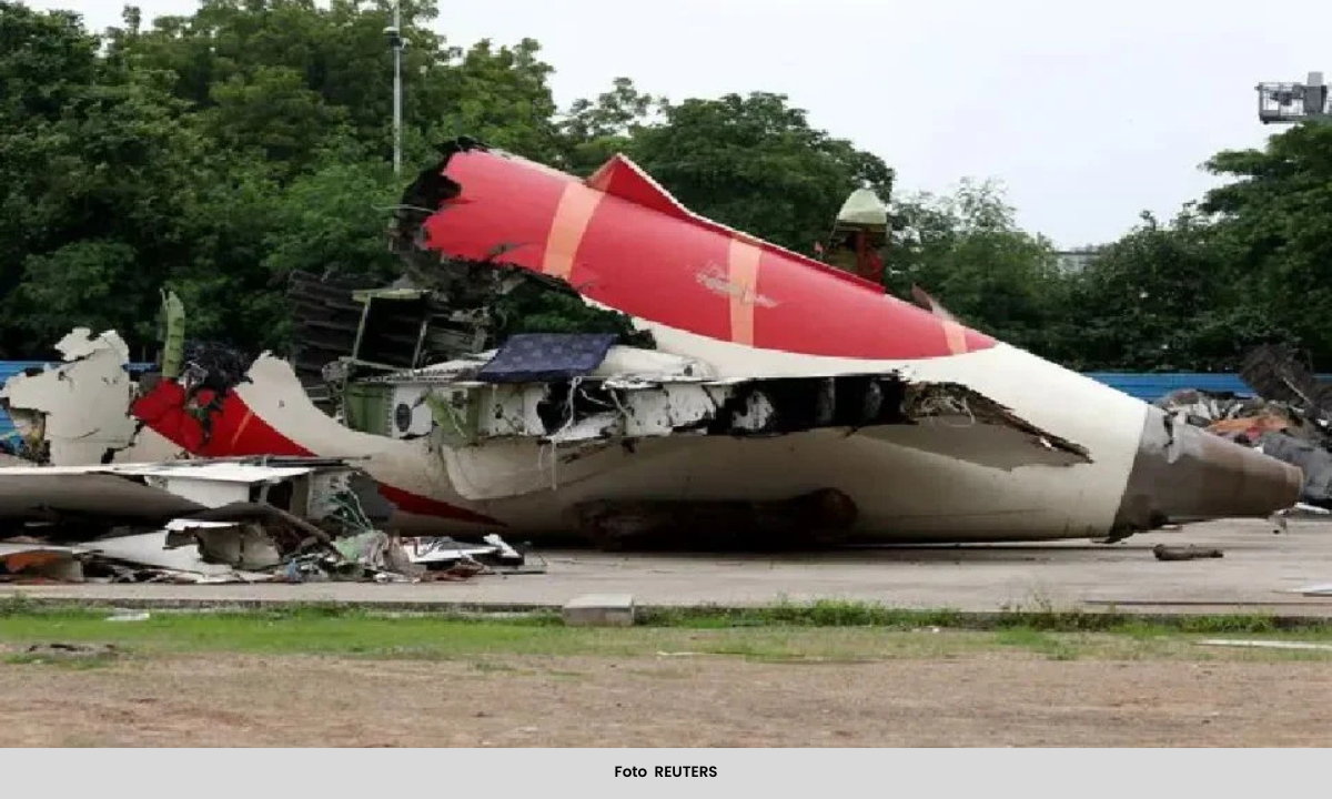 KAPTEN PESAWAT AIR INDIA MATIKAN SUIS KAWAL ALIRAN BAHAN API KE ENJIN ...